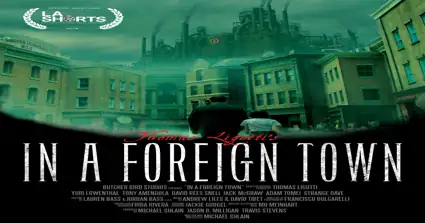In a Foreign Town - Película 2018 - Dir. Michael Shlain | Filmelier