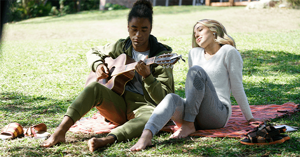 No Ritmo da Fé - Filme 2023 - Dir. Ernani Nunes | Filmelier